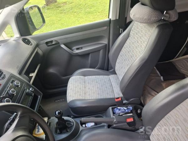White Volkswagen Caddy 2011 in Jelgava, with an engine capacity of 1.60 L and mileage of 389 thousand km for 5300 €, photo 6 on AUTOMOTO.COM.LV