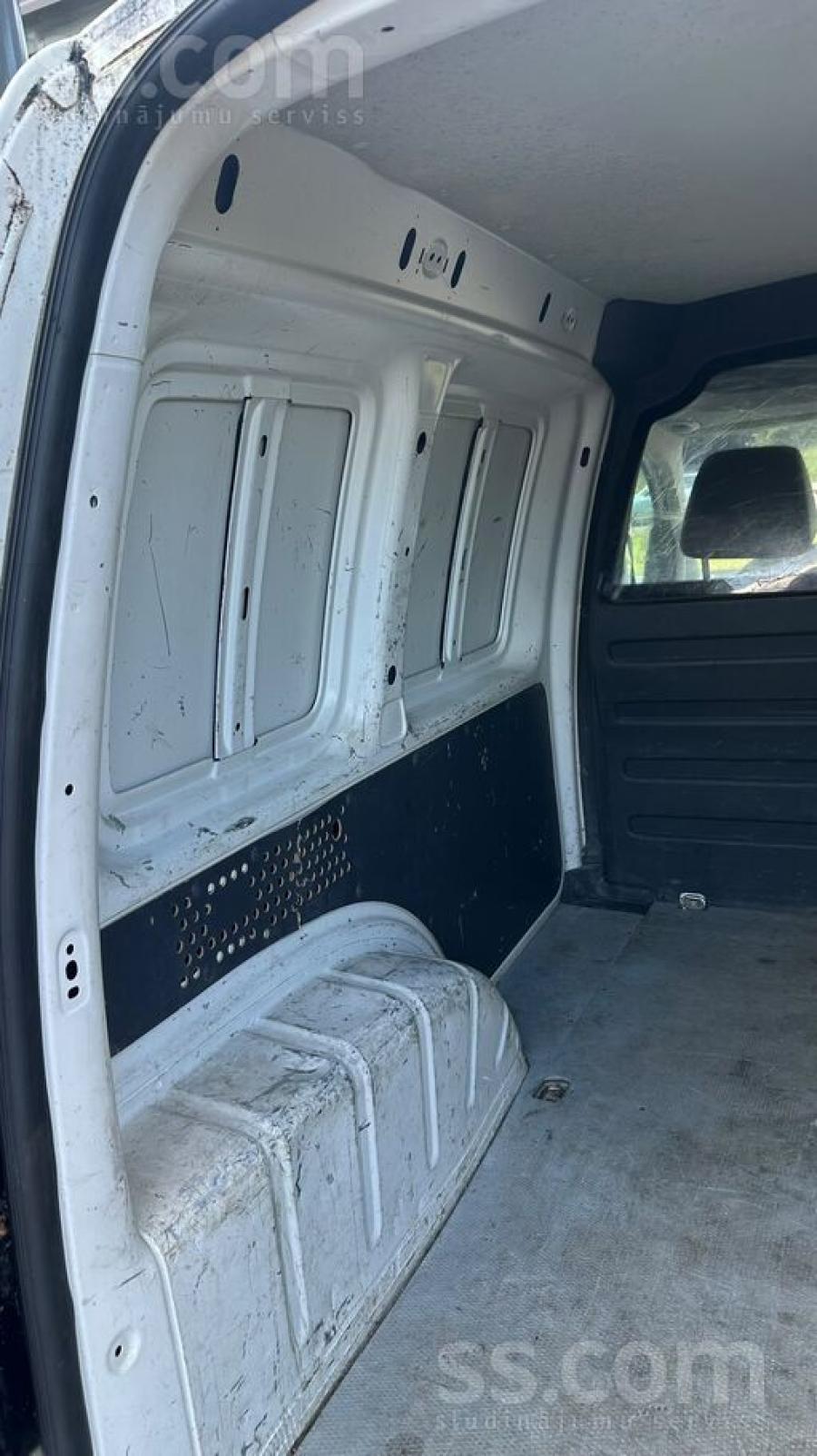 White Volkswagen Caddy 2011 in Riga, with an engine capacity of 1.60 L and mileage of 259 thousand km for 4500 €, photo 4 on AUTOMOTO.COM.LV