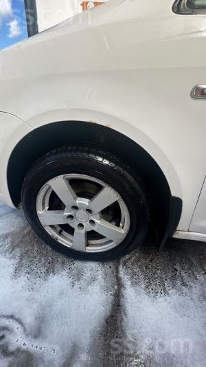 White Volkswagen Caddy 2011 in Riga, with an engine capacity of 1.60 L and mileage of 259 thousand km for 4500 €, photo 5 on AUTOMOTO.COM.LV