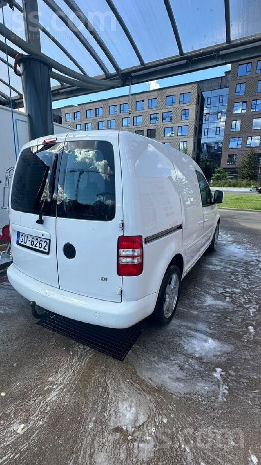 White Volkswagen Caddy 2011 in Riga, with an engine capacity of 1.60 L and mileage of 259 thousand km for 4500 €, photo 9 on AUTOMOTO.COM.LV