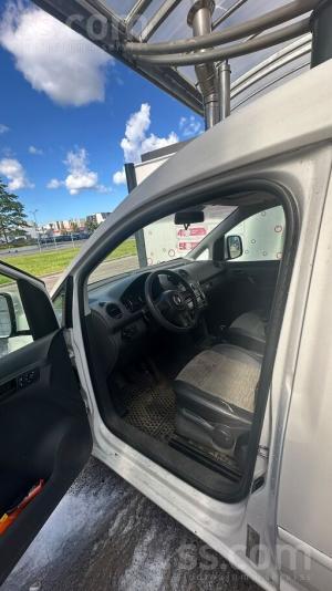 White Volkswagen Caddy 2011 in Riga, with an engine capacity of 1.60 L and mileage of 259 thousand km for 4500 €, photo 12 on AUTOMOTO.COM.LV