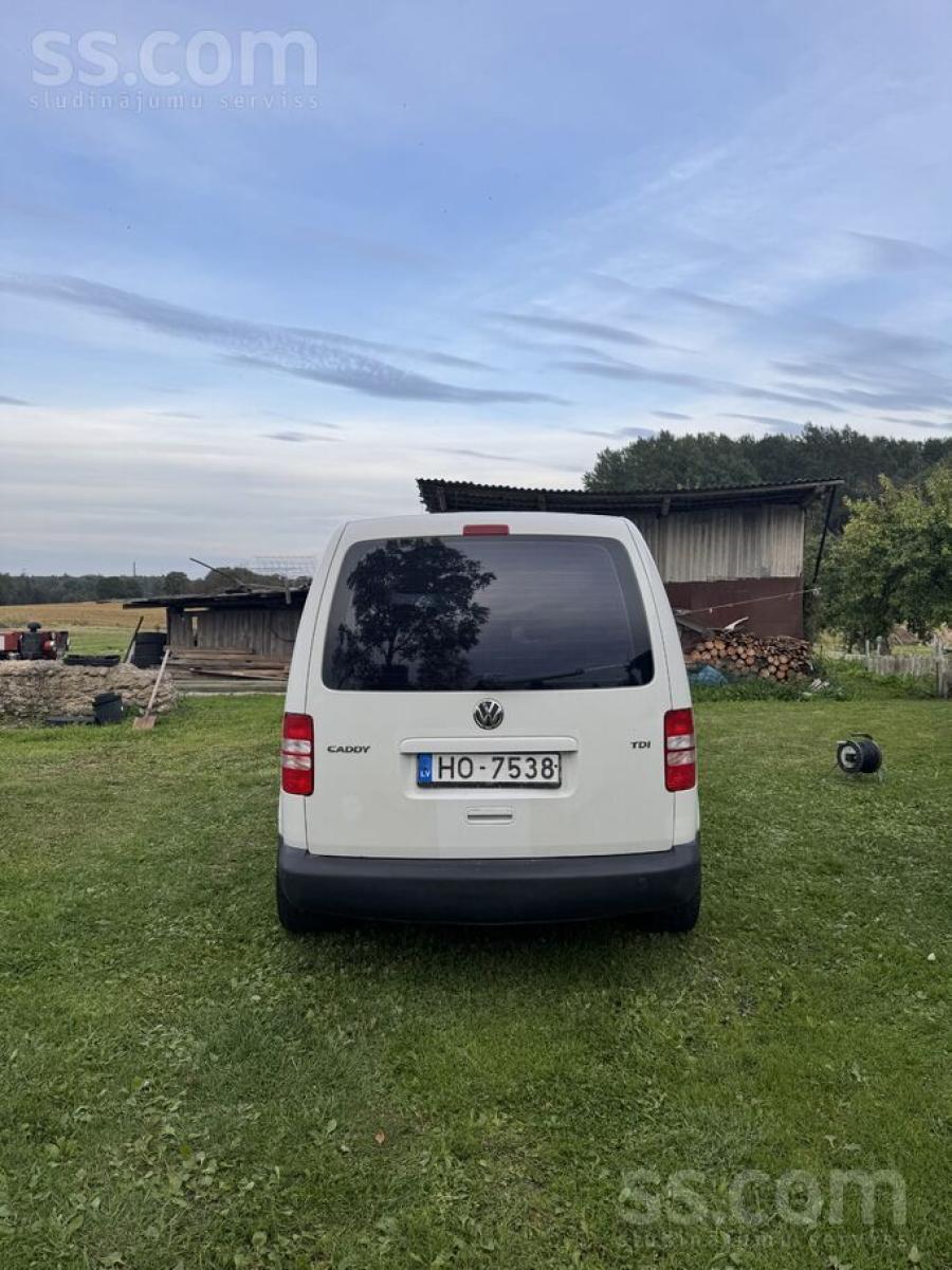 White Volkswagen Caddy 2011 in Rezekne, with an engine capacity of 1.60 L and mileage of 299 thousand km for 2750 €, photo 11 on AUTOMOTO.COM.LV