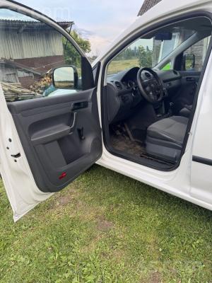 White Volkswagen Caddy 2011 in Rezekne, with an engine capacity of 1.60 L and mileage of 299 thousand km for 2750 €, photo 12 on AUTOMOTO.COM.LV
