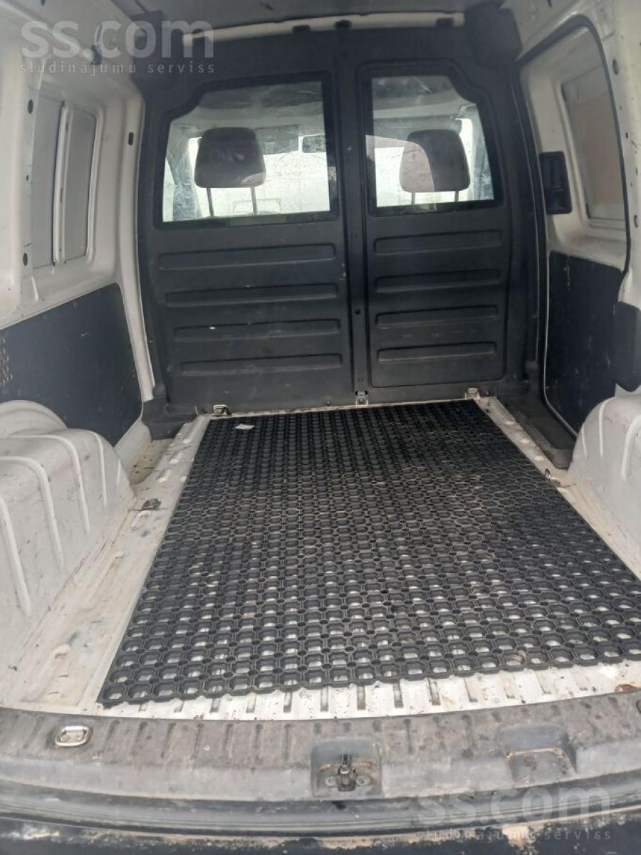 Balts Volkswagen Caddy 2012 Preiļi, ar dzinēja tilpumu 1.60 L un nobraukumu 436 tūkst. km par 2600 €, foto 5 vietnē AUTOMOTO.COM.LV