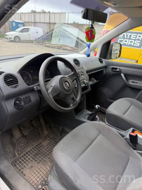 White Volkswagen Caddy 2014 in Riga, with an engine capacity of 1.60 L and mileage of 340 thousand km for 2850 €, photo 4 on AUTOMOTO.COM.LV
