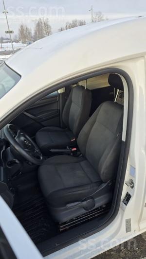 White Volkswagen Caddy 2016 in Riga, with an engine capacity of 2.00 L and mileage of 179 thousand km for 7200 €, photo 8 on AUTOMOTO.COM.LV