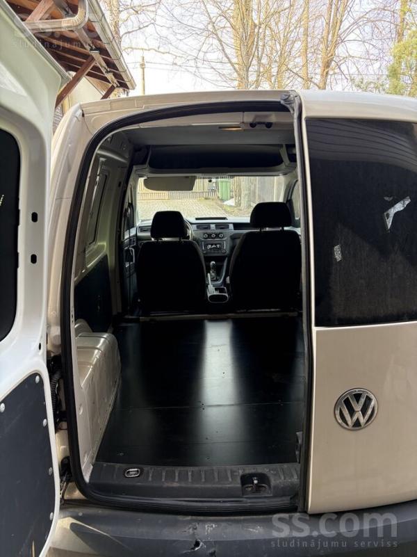 White Volkswagen Caddy 2016 in Jurmala, with an engine capacity of 2.00 L and mileage of 185 thousand km for 6900 €, photo 4 on AUTOMOTO.COM.LV