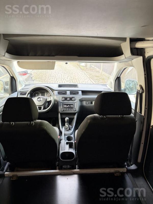 White Volkswagen Caddy 2016 in Jurmala, with an engine capacity of 2.00 L and mileage of 185 thousand km for 6900 €, photo 5 on AUTOMOTO.COM.LV