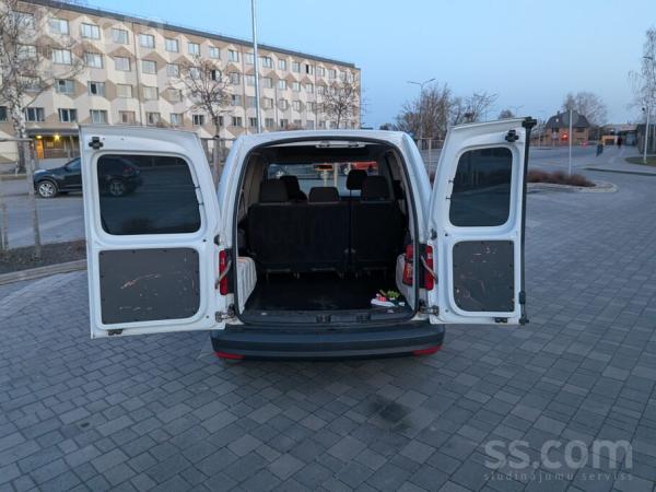 White Volkswagen Caddy 2018 in Riga, with an engine capacity of 2.00 L and mileage of 208 thousand km for 5500 €, photo 3 on AUTOMOTO.COM.LV