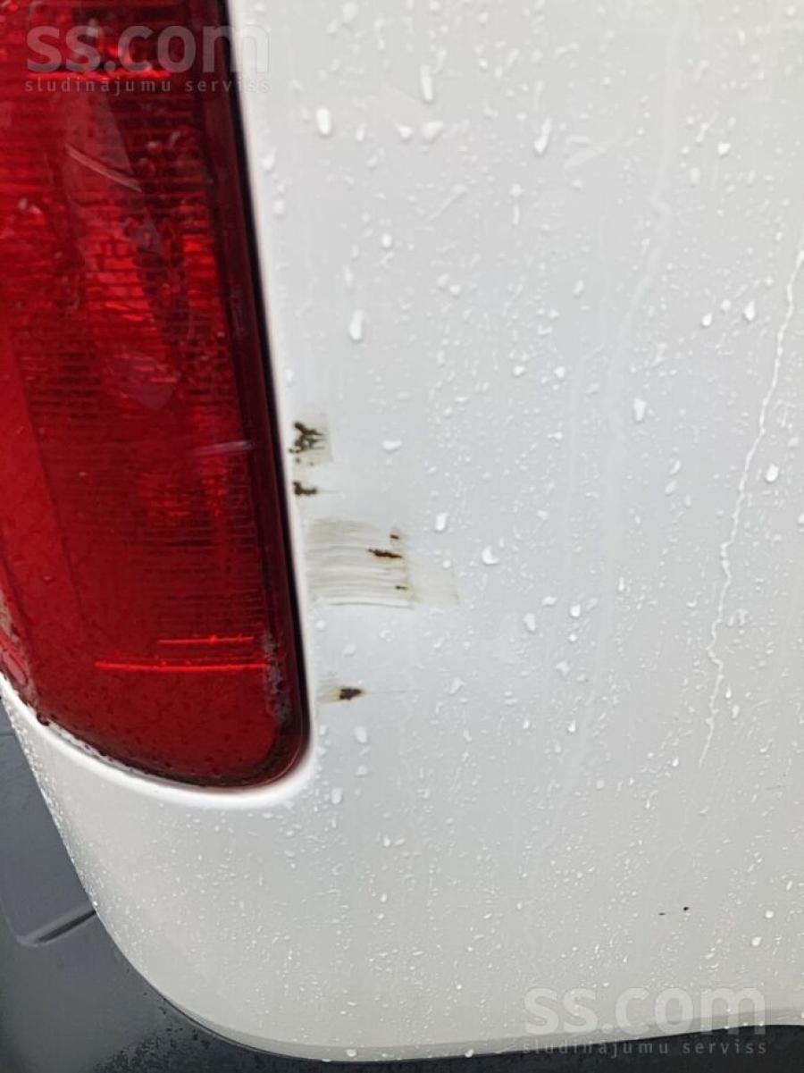 White Volkswagen Caddy 2019 in Cesis, with an engine capacity of 2.00 L and mileage of 375 thousand km for 6400 €, photo 9 on AUTOMOTO.COM.LV
