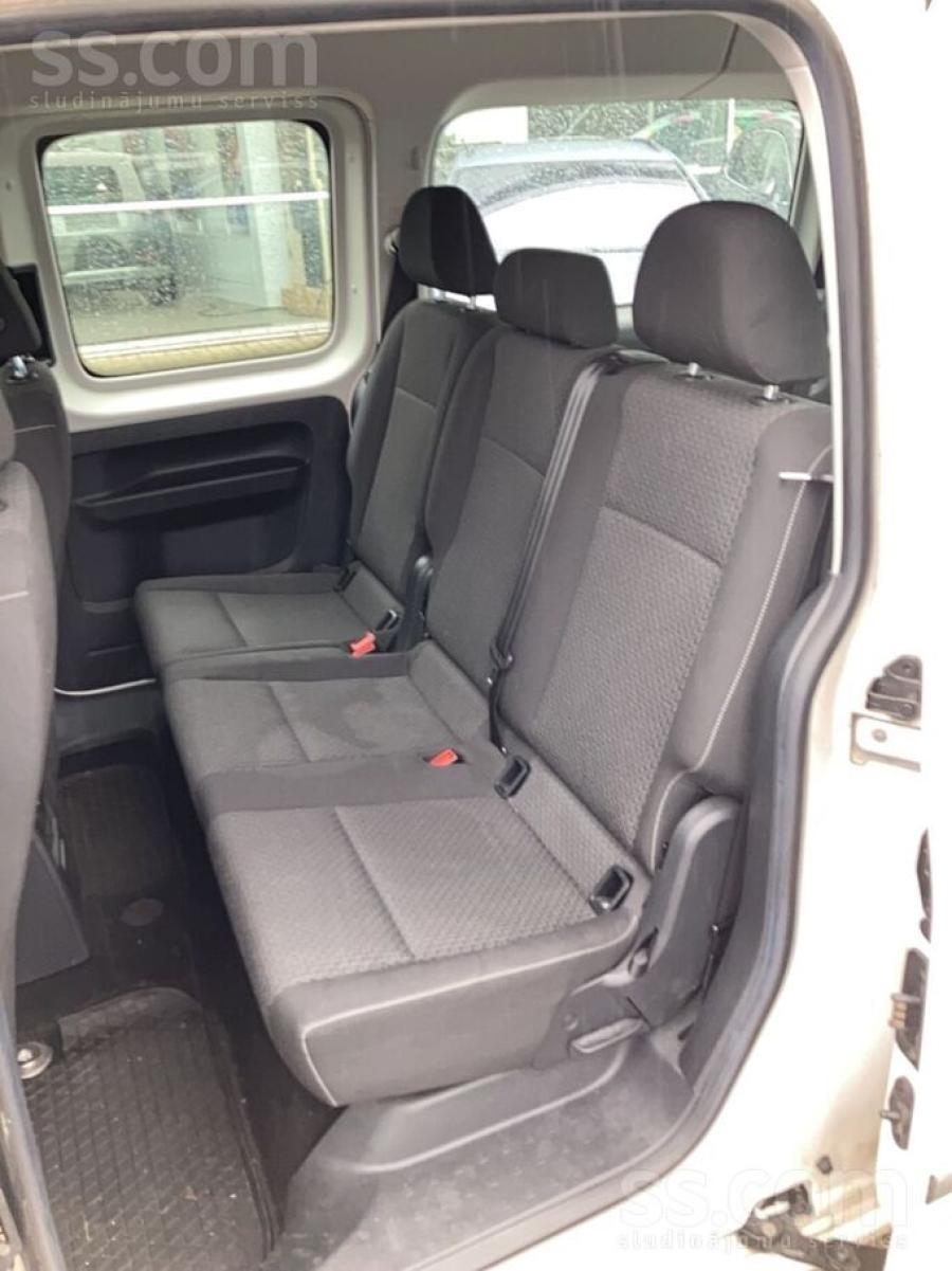 White Volkswagen Caddy 2019 in Cesis, with an engine capacity of 2.00 L and mileage of 375 thousand km for 6400 €, photo 11 on AUTOMOTO.COM.LV