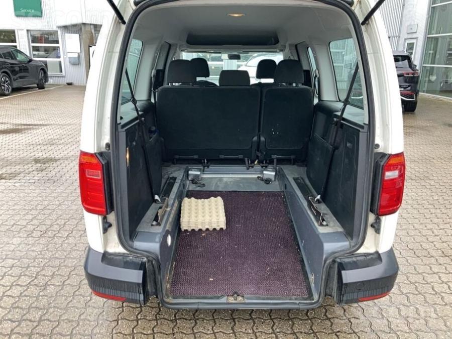 White Volkswagen Caddy 2019 in Cesis, with an engine capacity of 2.00 L and mileage of 375 thousand km for 6400 €, photo 12 on AUTOMOTO.COM.LV