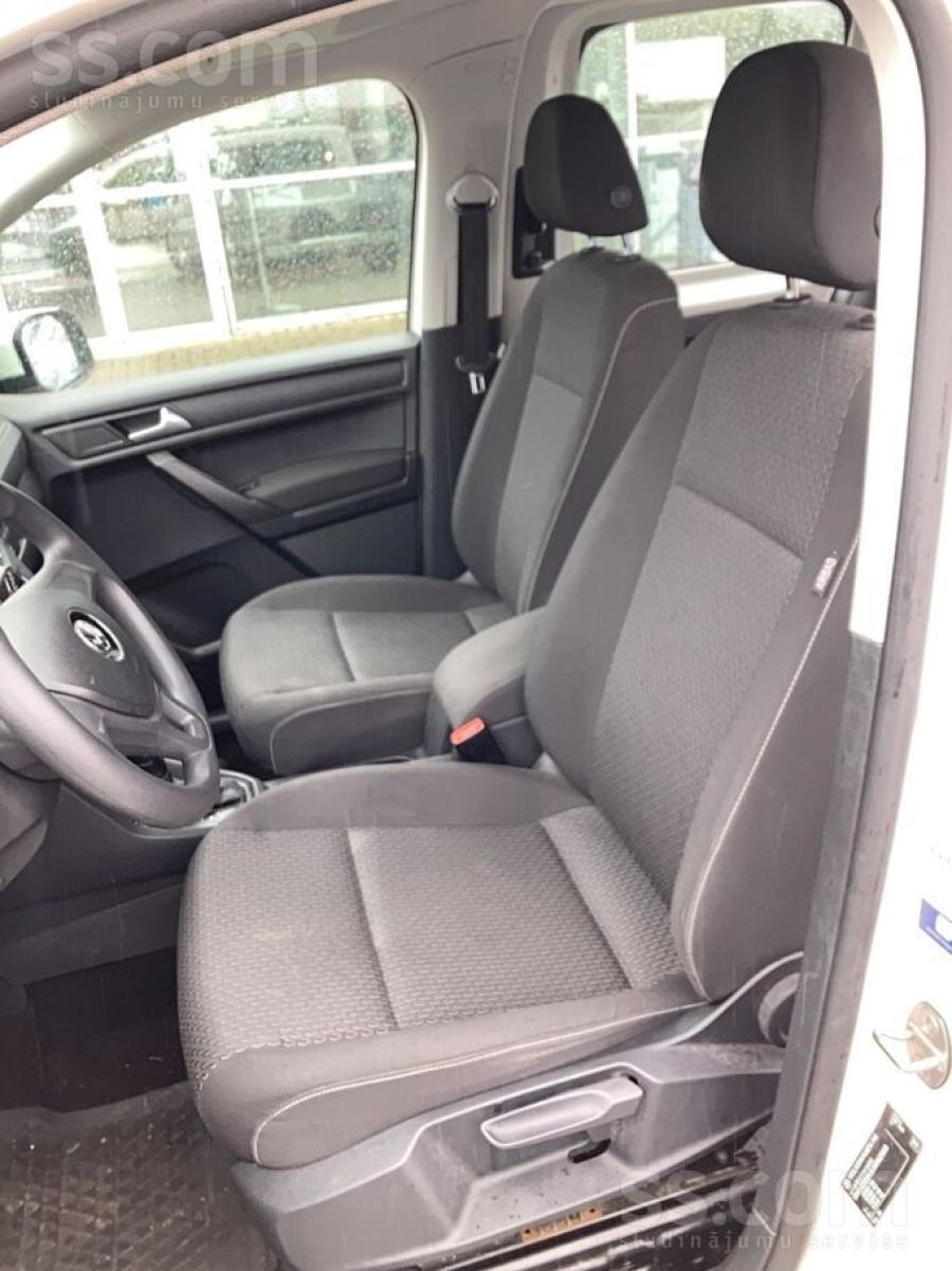 White Volkswagen Caddy 2019 in Cesis, with an engine capacity of 2.00 L and mileage of 375 thousand km for 6400 €, photo 14 on AUTOMOTO.COM.LV