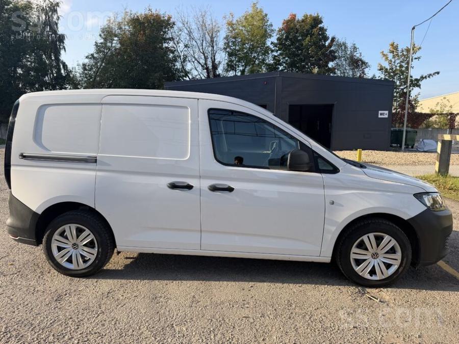 White Volkswagen Caddy 2021 in Riga, with an engine capacity of 2.00 L and mileage of 133 thousand km for 14800 €, photo 4 on AUTOMOTO.COM.LV