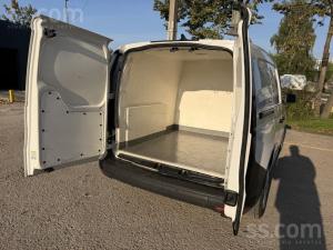 White Volkswagen Caddy 2021 in Riga, with an engine capacity of 2.00 L and mileage of 133 thousand km for 14800 €, photo 7 on AUTOMOTO.COM.LV