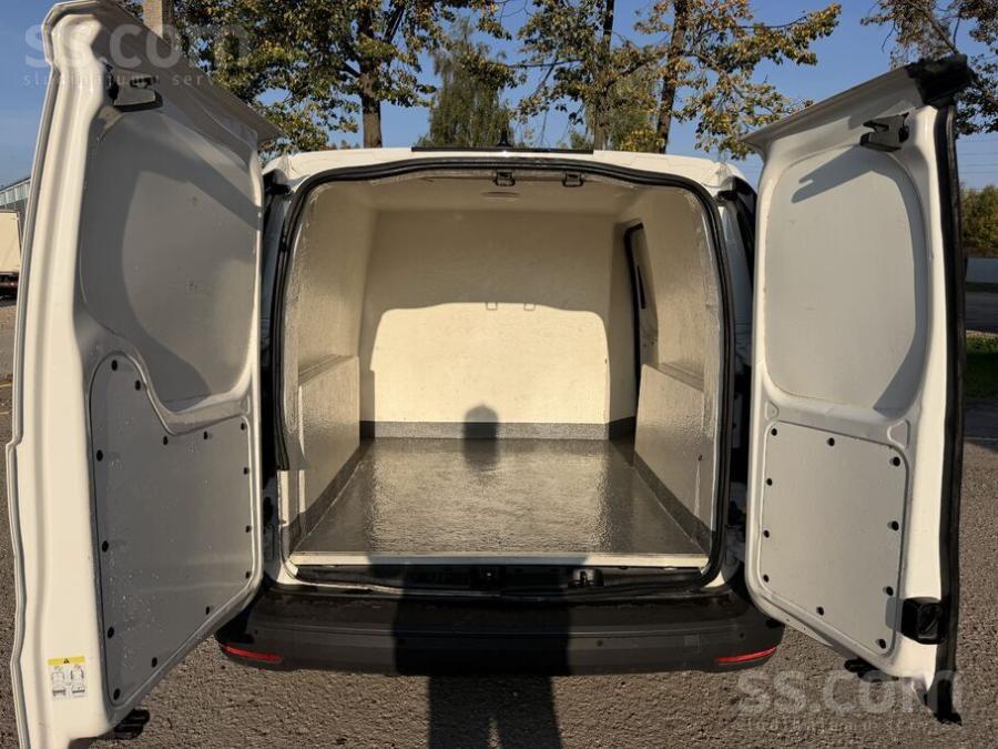 White Volkswagen Caddy 2021 in Riga, with an engine capacity of 2.00 L and mileage of 133 thousand km for 14800 €, photo 8 on AUTOMOTO.COM.LV