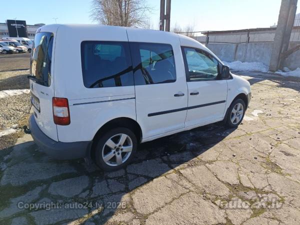 Balts Volkswagen Caddy 2005 Tallina, ar dzinēja tilpumu 1.60 L un nobraukumu 337 tūkst. km par 799 €, foto 3 vietnē AUTOMOTO.COM.LV