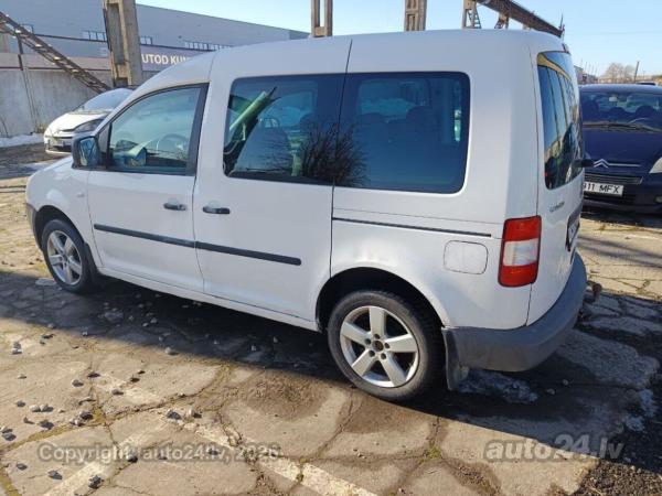 Balts Volkswagen Caddy 2005 Tallina, ar dzinēja tilpumu 1.60 L un nobraukumu 337 tūkst. km par 799 €, foto 4 vietnē AUTOMOTO.COM.LV