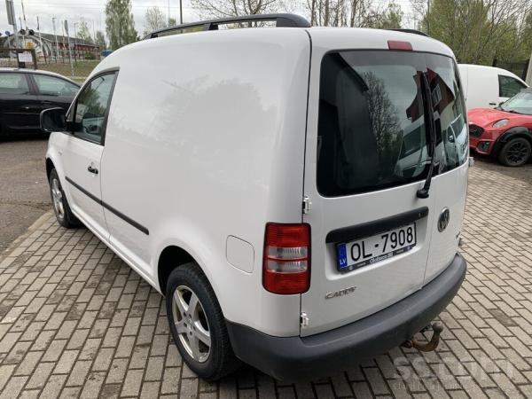 White Volkswagen Caddy 2011 in Riga, with an engine capacity of 1.60 L and mileage of 204 thousand km for 5500 €, photo 6 on AUTOMOTO.COM.LV