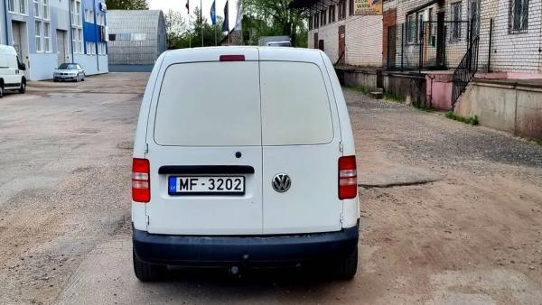 Белый Фольксваген Кадди 2011 в Цесис, объемом двигателя 1.60 л и пробегом 386 тыс. км за 3800 €, фото 7 на AUTOMOTO.COM.LV