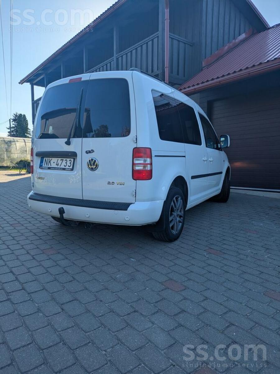 White Volkswagen Caddy 2011 in Valmiera, with an engine capacity of 2.00 L and mileage of 305 thousand km for 6800 €, photo 4 on AUTOMOTO.COM.LV