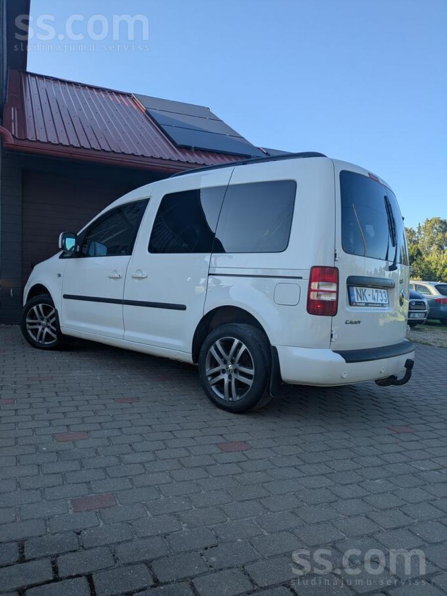 White Volkswagen Caddy 2011 in Valmiera, with an engine capacity of 2.00 L and mileage of 305 thousand km for 6800 €, photo 5 on AUTOMOTO.COM.LV