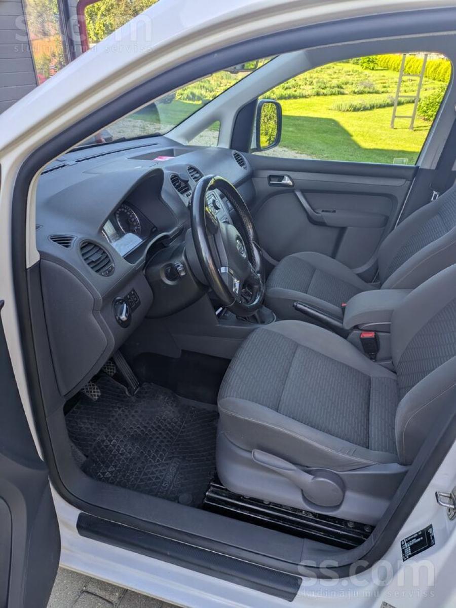 White Volkswagen Caddy 2011 in Valmiera, with an engine capacity of 2.00 L and mileage of 305 thousand km for 6800 €, photo 7 on AUTOMOTO.COM.LV