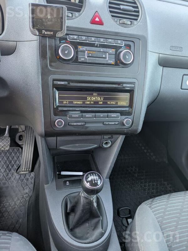 White Volkswagen Caddy 2011 in Valmiera, with an engine capacity of 2.00 L and mileage of 305 thousand km for 6800 €, photo 7 on AUTOMOTO.COM.LV