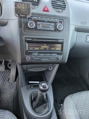 White Volkswagen Caddy 2011 in Valmiera, with an engine capacity of 2.00 L and mileage of 305 thousand km for 6800 €, photo 8 on AUTOMOTO.COM.LV