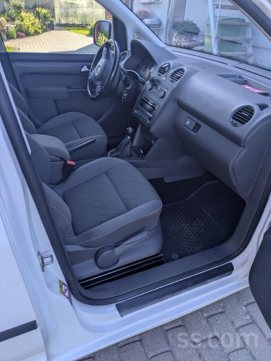 White Volkswagen Caddy 2011 in Valmiera, with an engine capacity of 2.00 L and mileage of 305 thousand km for 6800 €, photo 10 on AUTOMOTO.COM.LV