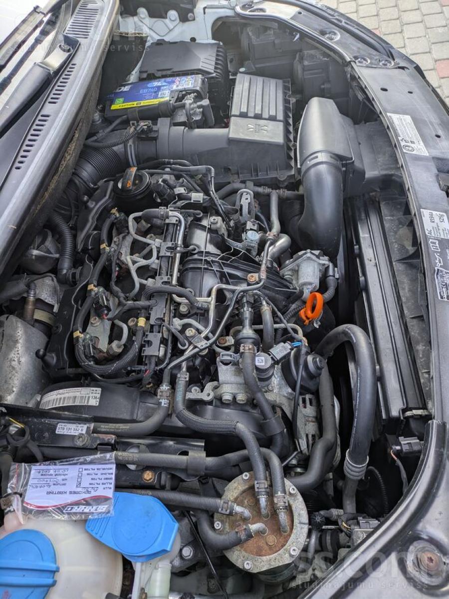 White Volkswagen Caddy 2011 in Valmiera, with an engine capacity of 2.00 L and mileage of 305 thousand km for 6800 €, photo 11 on AUTOMOTO.COM.LV