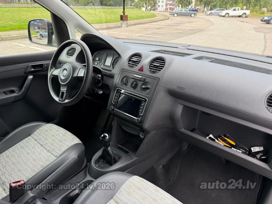 Balts Volkswagen Caddy 2011 Tallina, ar dzinēja tilpumu 1.60 L un nobraukumu 237 tūkst. km par 7000 €, foto 8 vietnē AUTOMOTO.COM.LV