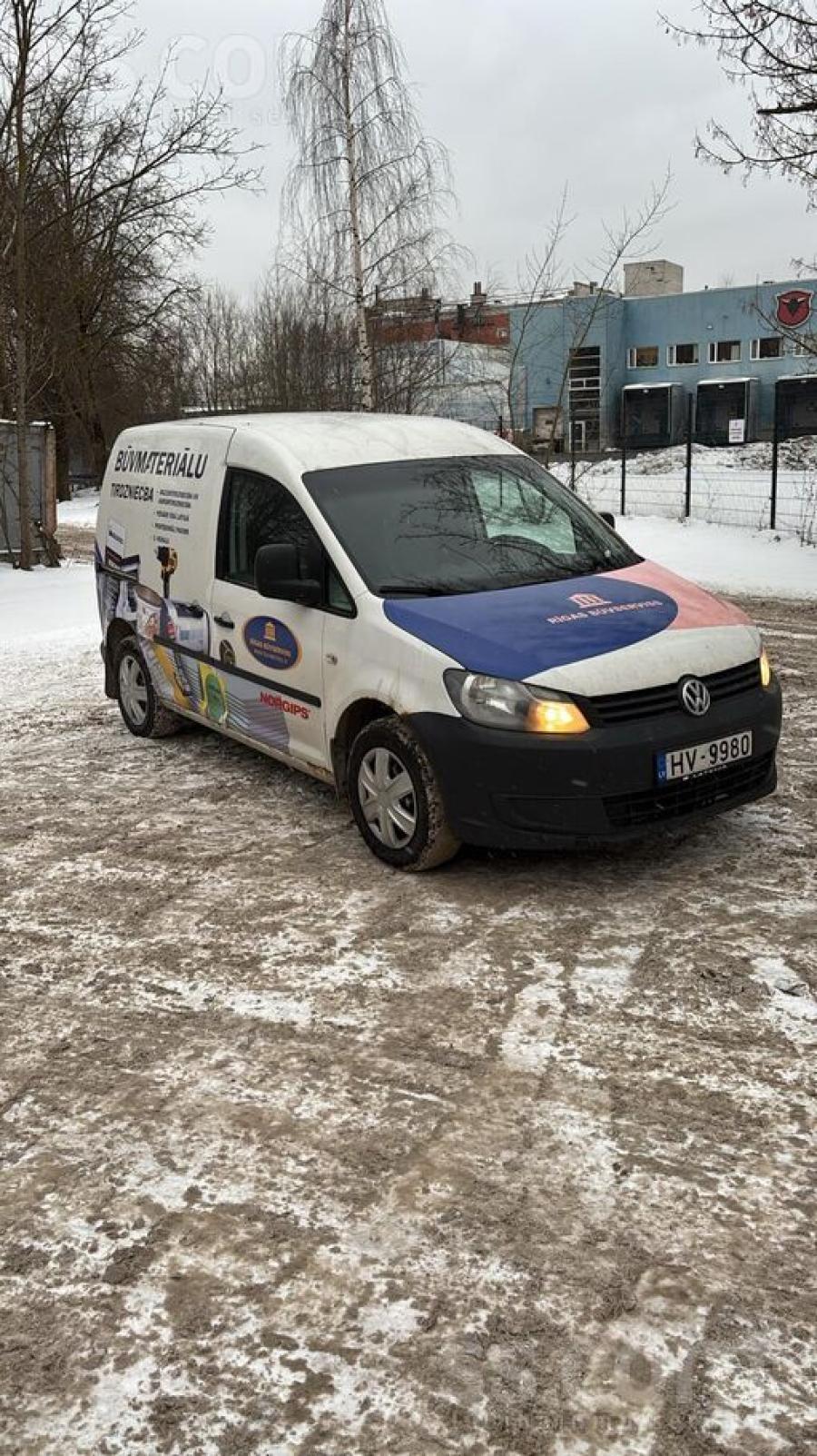 White Volkswagen Caddy 2012 in Riga, with an engine capacity of 1.60 L and mileage of 264 thousand km for 2500 €, photo 2 on AUTOMOTO.COM.LV
