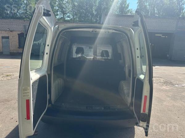 White Volkswagen Caddy 2012 in Riga, with an engine capacity of 1.60 L and mileage of 383 thousand km for 3400 €, photo 7 on AUTOMOTO.COM.LV