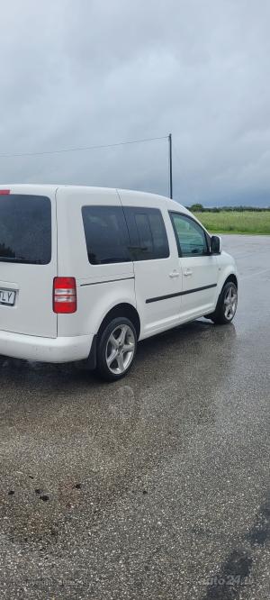Balts Volkswagen Caddy 2012 Tallina, ar dzinēja tilpumu 1.60 L un nobraukumu 290 tūkst. km par 6000 €, foto 4 vietnē AUTOMOTO.COM.LV