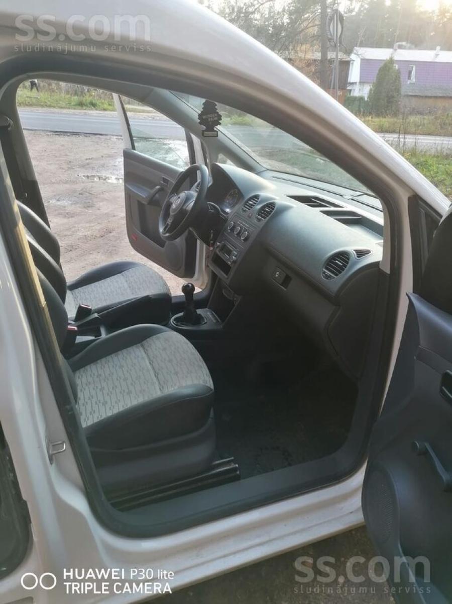 White Volkswagen Caddy 2012 in Riga, with an engine capacity of 1.60 L and mileage of 290 thousand km for 2500 €, photo 5 on AUTOMOTO.COM.LV