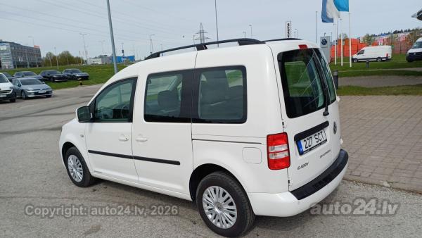 White Volkswagen Caddy 2013 in Tartu, with an engine capacity of 2.00 L and mileage of 128 thousand km for 7600 €, photo 3 on AUTOMOTO.COM.LV