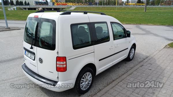 White Volkswagen Caddy 2013 in Tartu, with an engine capacity of 2.00 L and mileage of 128 thousand km for 7600 €, photo 5 on AUTOMOTO.COM.LV