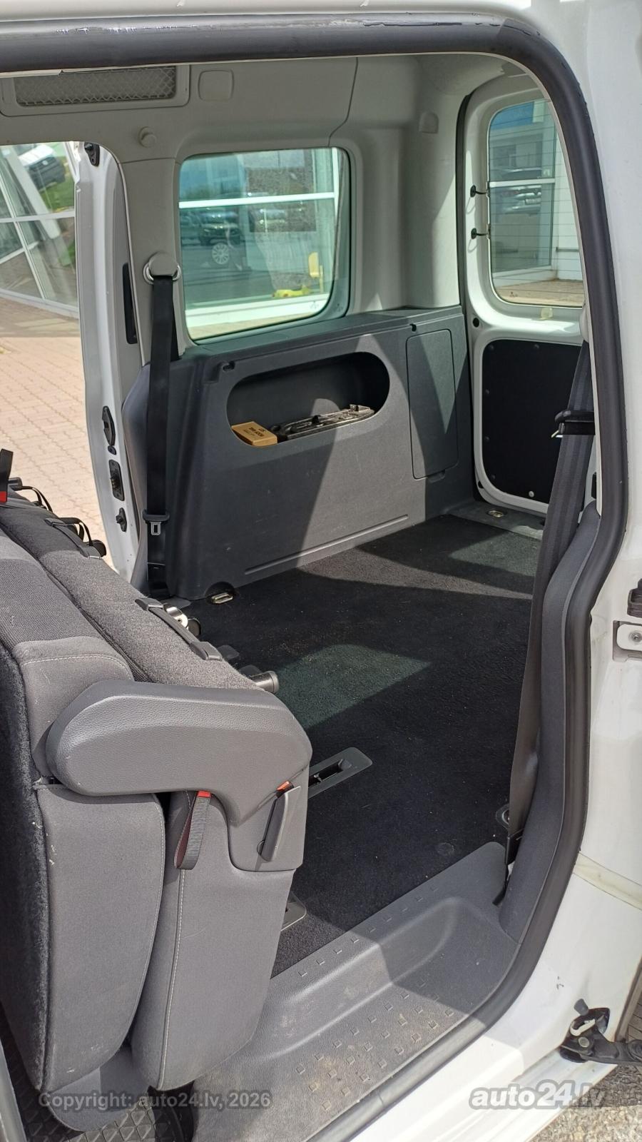 Balts Volkswagen Caddy 2013 Tartu, ar dzinēja tilpumu 2.00 L un nobraukumu 128 tūkst. km par 7600 €, foto 18 vietnē AUTOMOTO.COM.LV