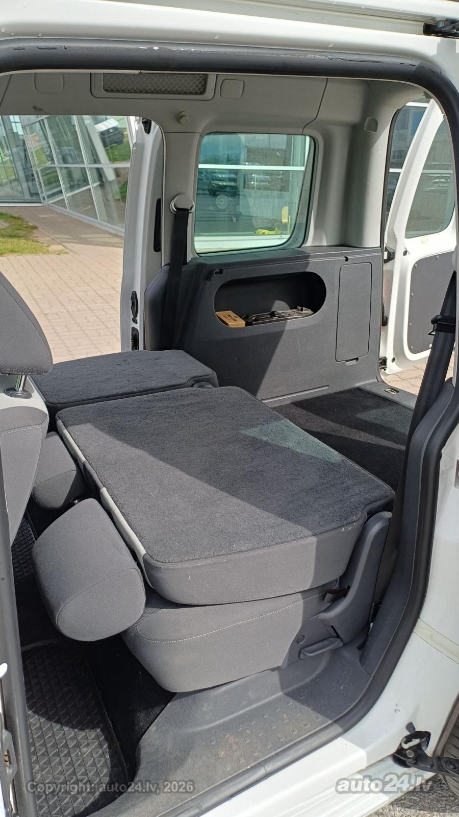 Balts Volkswagen Caddy 2013 Tartu, ar dzinēja tilpumu 2.00 L un nobraukumu 128 tūkst. km par 7600 €, foto 19 vietnē AUTOMOTO.COM.LV