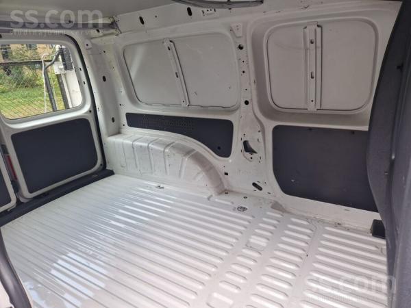 White Volkswagen Caddy 2014 in Riga, with an engine capacity of 1.60 L and mileage of 323 thousand km for 3000 €, photo 5 on AUTOMOTO.COM.LV