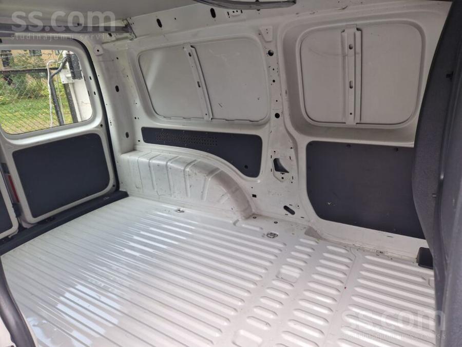 White Volkswagen Caddy 2014 in Riga, with an engine capacity of 1.60 L and mileage of 323 thousand km for 3000 €, photo 6 on AUTOMOTO.COM.LV