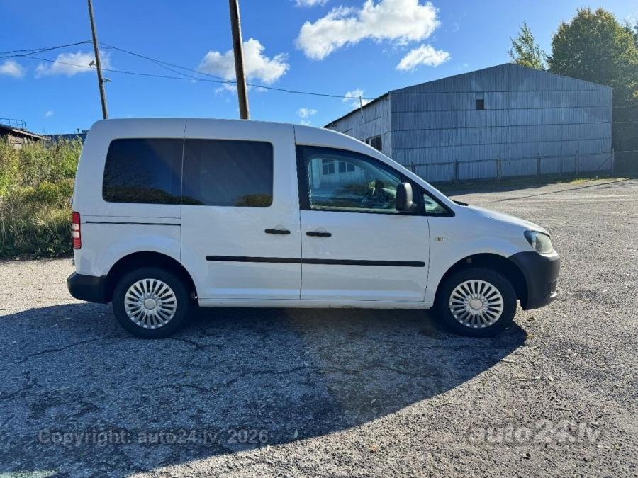 White Volkswagen Caddy 2014 in Tallinn, with an engine capacity of 1.60 L and mileage of 318 thousand km for 4250 €, photo 6 on AUTOMOTO.COM.LV