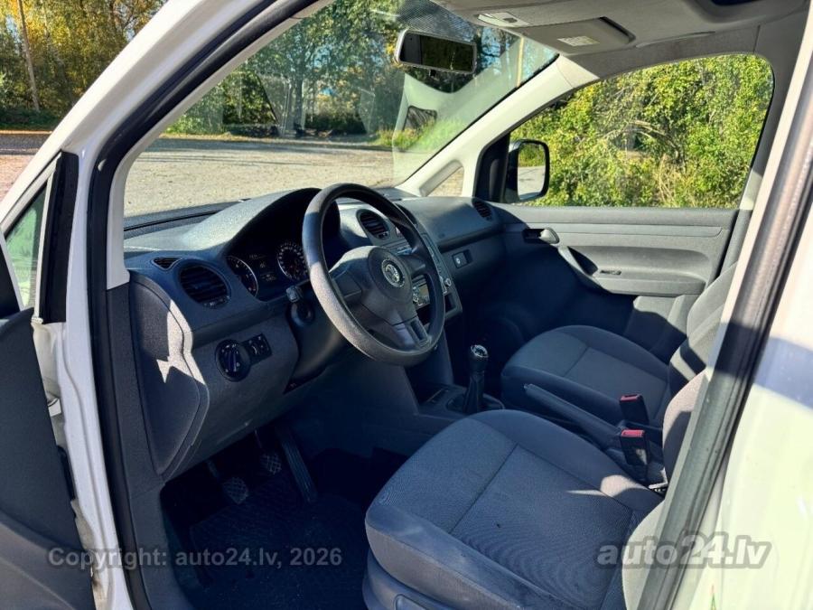 White Volkswagen Caddy 2014 in Tallinn, with an engine capacity of 1.60 L and mileage of 318 thousand km for 4250 €, photo 12 on AUTOMOTO.COM.LV