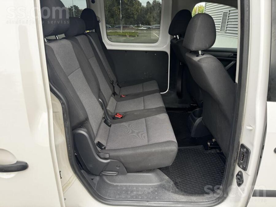 White Volkswagen Caddy 2015 in Riga, with an engine capacity of 1.60 L and mileage of 184 thousand km for 6900 €, photo 11 on AUTOMOTO.COM.LV