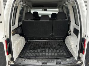 White Volkswagen Caddy 2015 in Riga, with an engine capacity of 1.60 L and mileage of 184 thousand km for 6900 €, photo 17 on AUTOMOTO.COM.LV