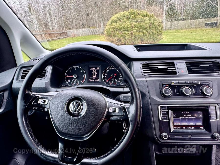 Balts Volkswagen Caddy 2016 Tallina, ar dzinēja tilpumu 2.00 L un nobraukumu 250 tūkst. km par 10500 €, foto 7 vietnē AUTOMOTO.COM.LV