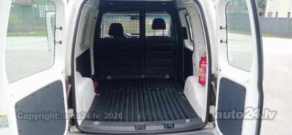 White Volkswagen Caddy 2016 in Tallinn, with an engine capacity of 2.00 L and mileage of 351 thousand km for 6200 €, photo 6 on AUTOMOTO.COM.LV