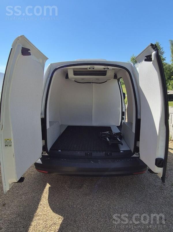 White Volkswagen Caddy 2016 in Riga, with an engine capacity of 2.00 L and mileage of 400 thousand km for 14500 €, photo 5 on AUTOMOTO.COM.LV