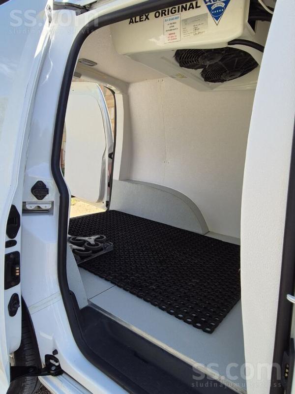 White Volkswagen Caddy 2016 in Riga, with an engine capacity of 2.00 L and mileage of 400 thousand km for 14500 €, photo 6 on AUTOMOTO.COM.LV
